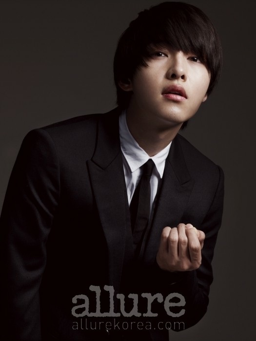송중기 (Song Joong-ki) – the talking cupboard