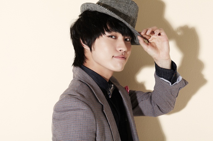 Lee Min Ho – 1st Look – the talking cupboard