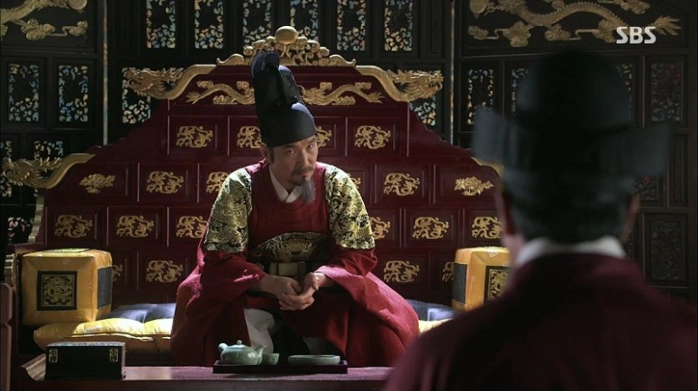 The Crown Princes Club – the talking cupboard