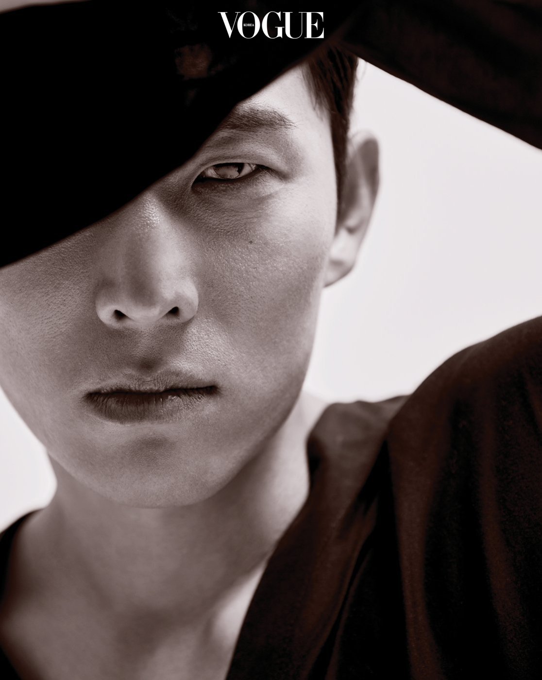 Go Joon – VOGUE April 2018 Interview – the talking cupboard