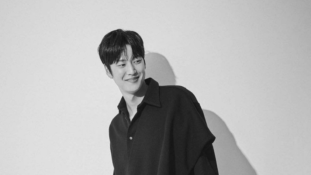 Na In Woo – Singles April 2021 Interview – the talking cupboard